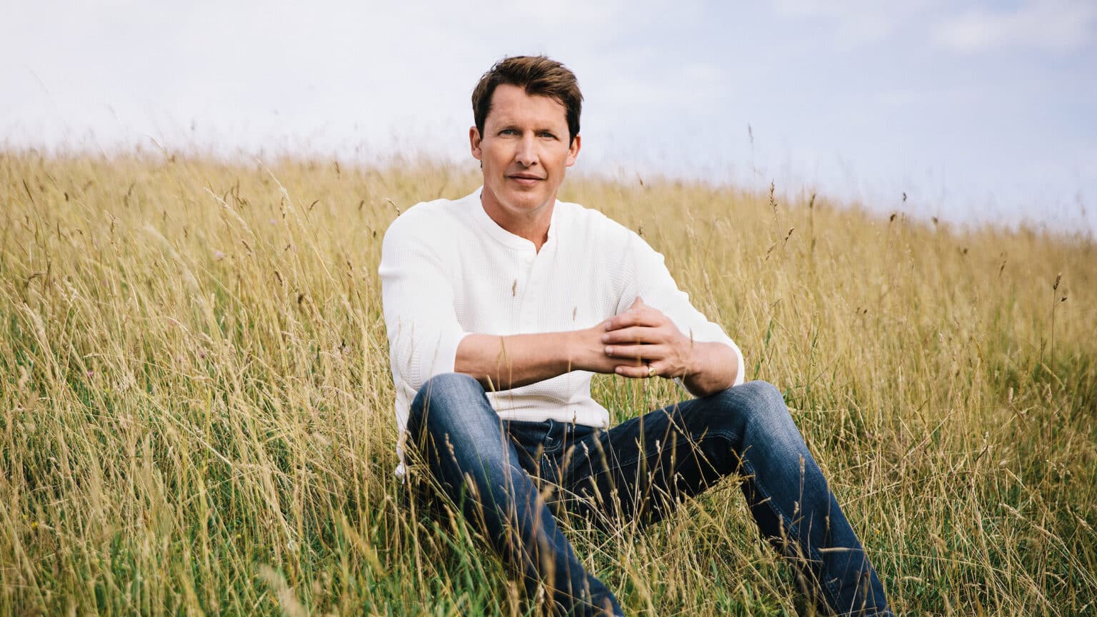 James Blunt announces New Zealand date on his ‘Back to Bedlam ...